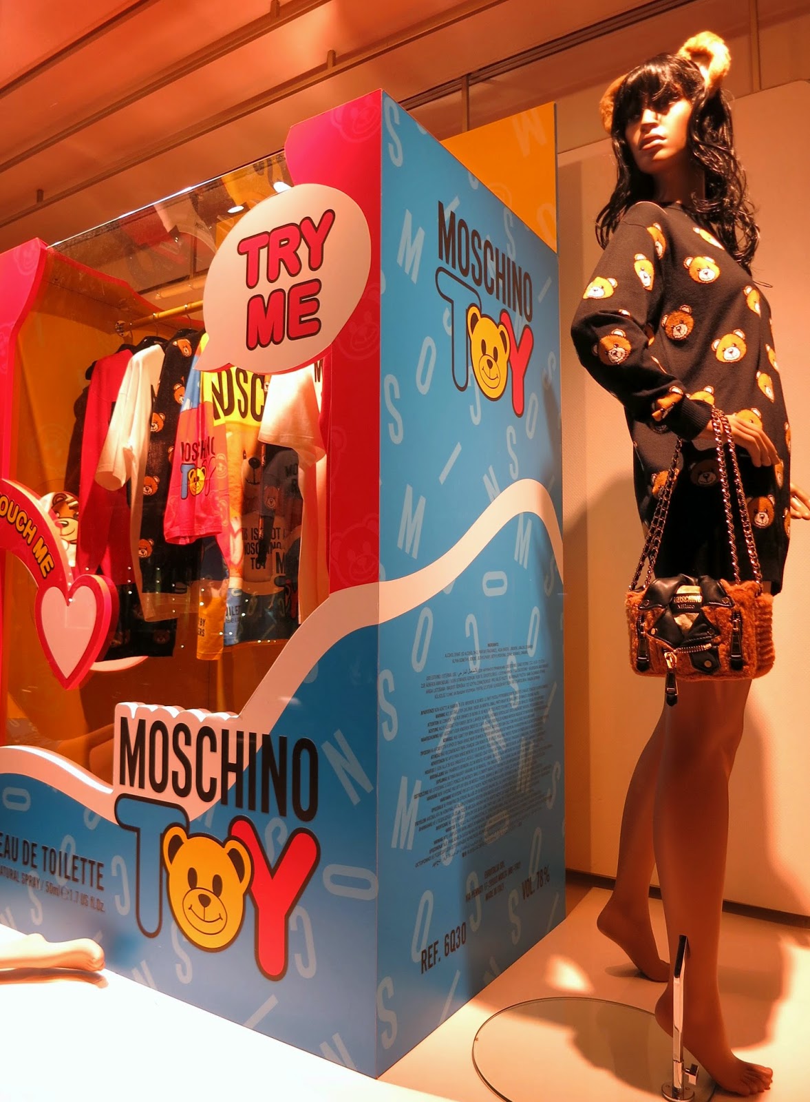 RetailStoreWindows.com: Moschino, London