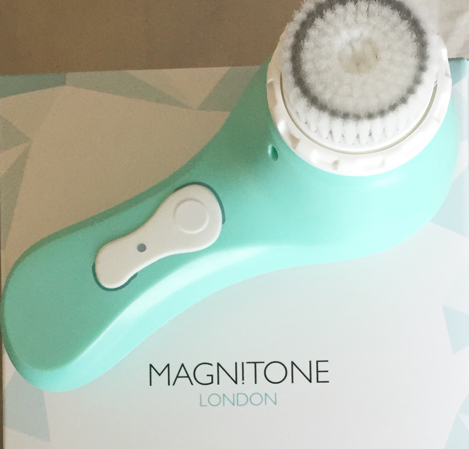Magnitone Barefaced Review* - From Fiona