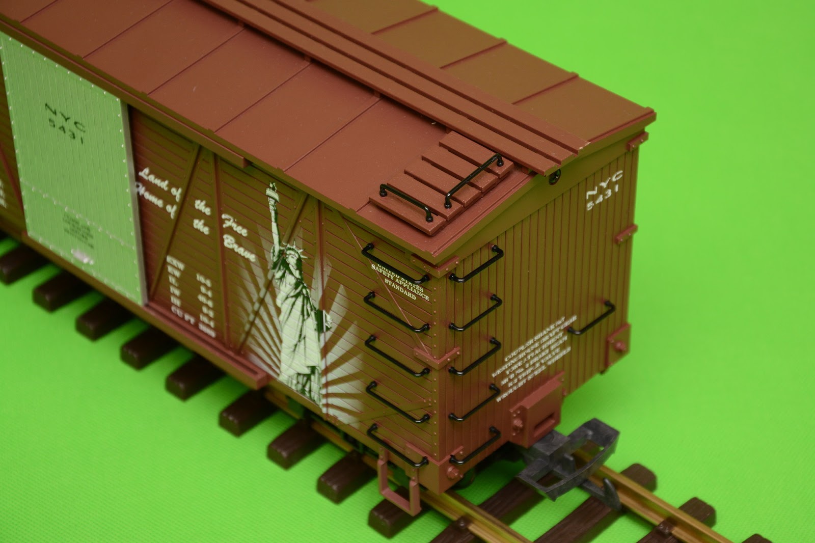 My Miniature Worlds: USA Trains R1453B, G-Scale New York Central box car