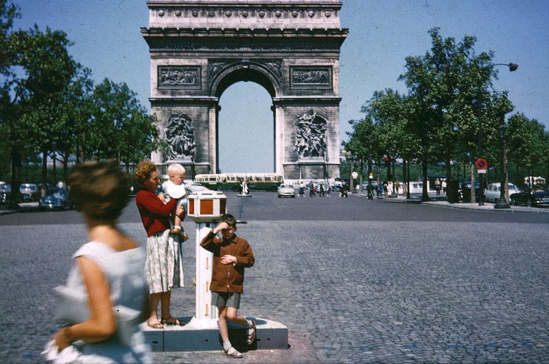 48 Color Snaps That Capture Everyday Life of France in the Late 1950s ...