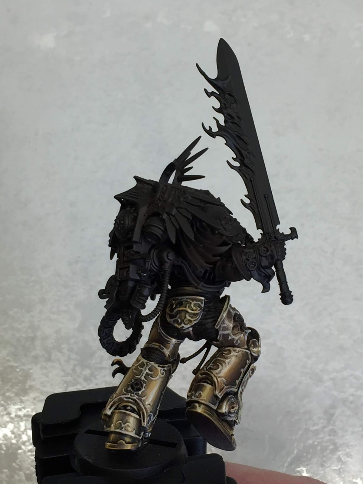 Bluewarp studios: WIP Roboute Guilliman - with NMM Gold Armour