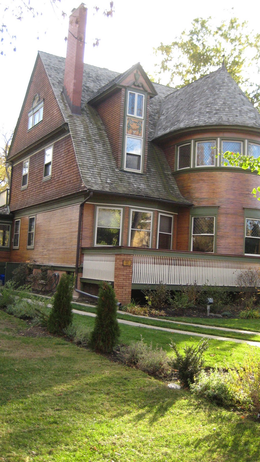 Reading in Trees: A Crisp Autumn Day & Frank Lloyd Wright Houses in Oak ...