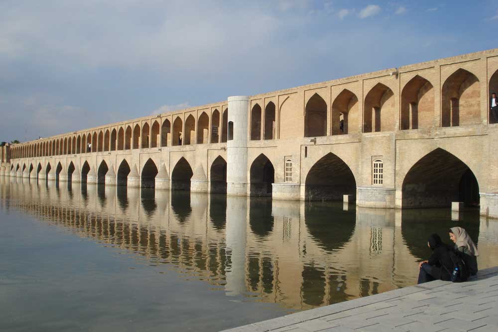 Beautiful Photographs of Khaju Bridge, Isfahan, Iran