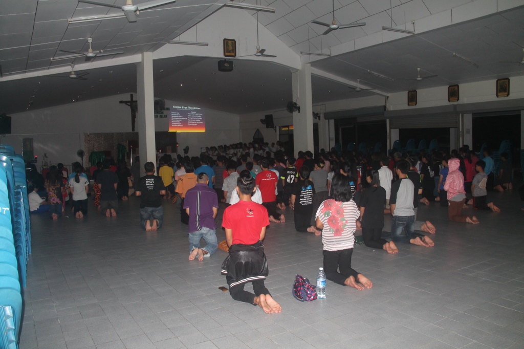 ADORASI DENGAN IRINGAN LAGU TAIZE - Diocese of Sandakan
