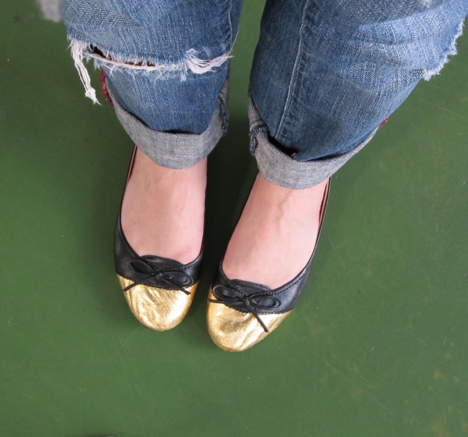 WobiSobi: Gold Toes, DIY