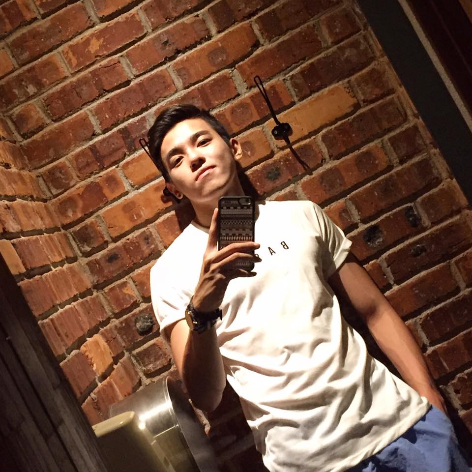 男色的介绍: Quater Low Meng 阳光大男孩