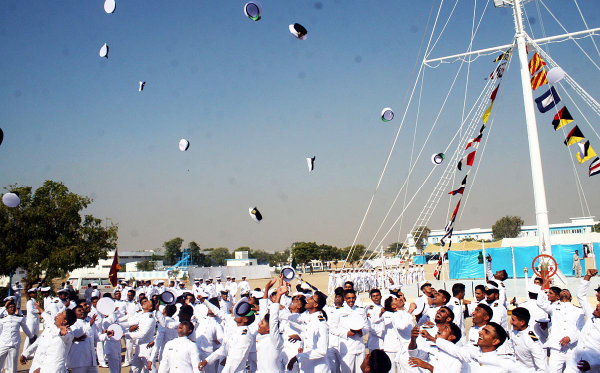 Pakistan Navy Cadets Throws Their Caps in Air - Photos Blog ...