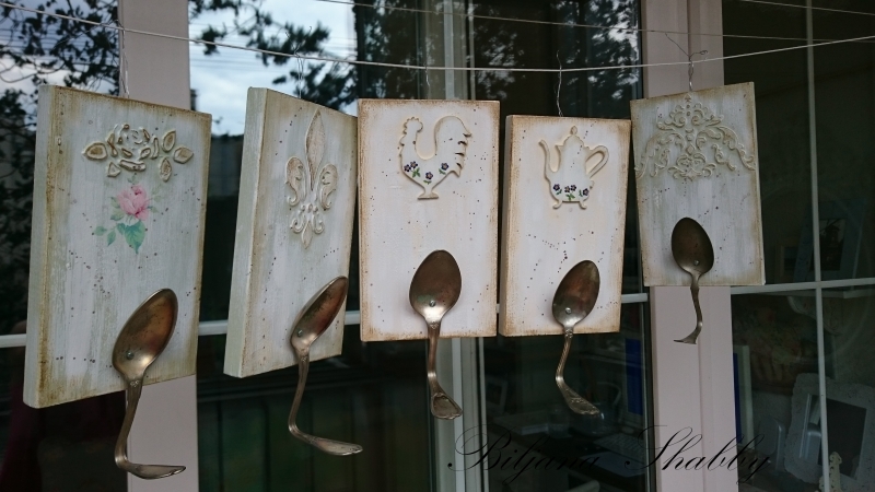 Biljana Shabby: DIY Projekt uradi sam: Shabby chic vjesalice za kuhinju