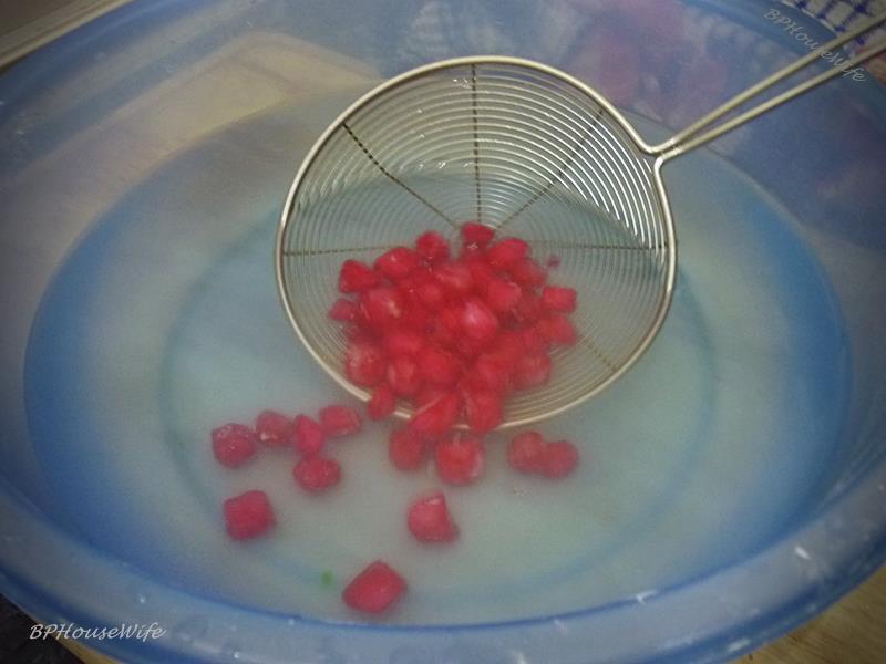 BPHouseWife: ทับทิมกรอบ/ Tab Tim Grob/ Rubies in Coconut Milk Recipe ...