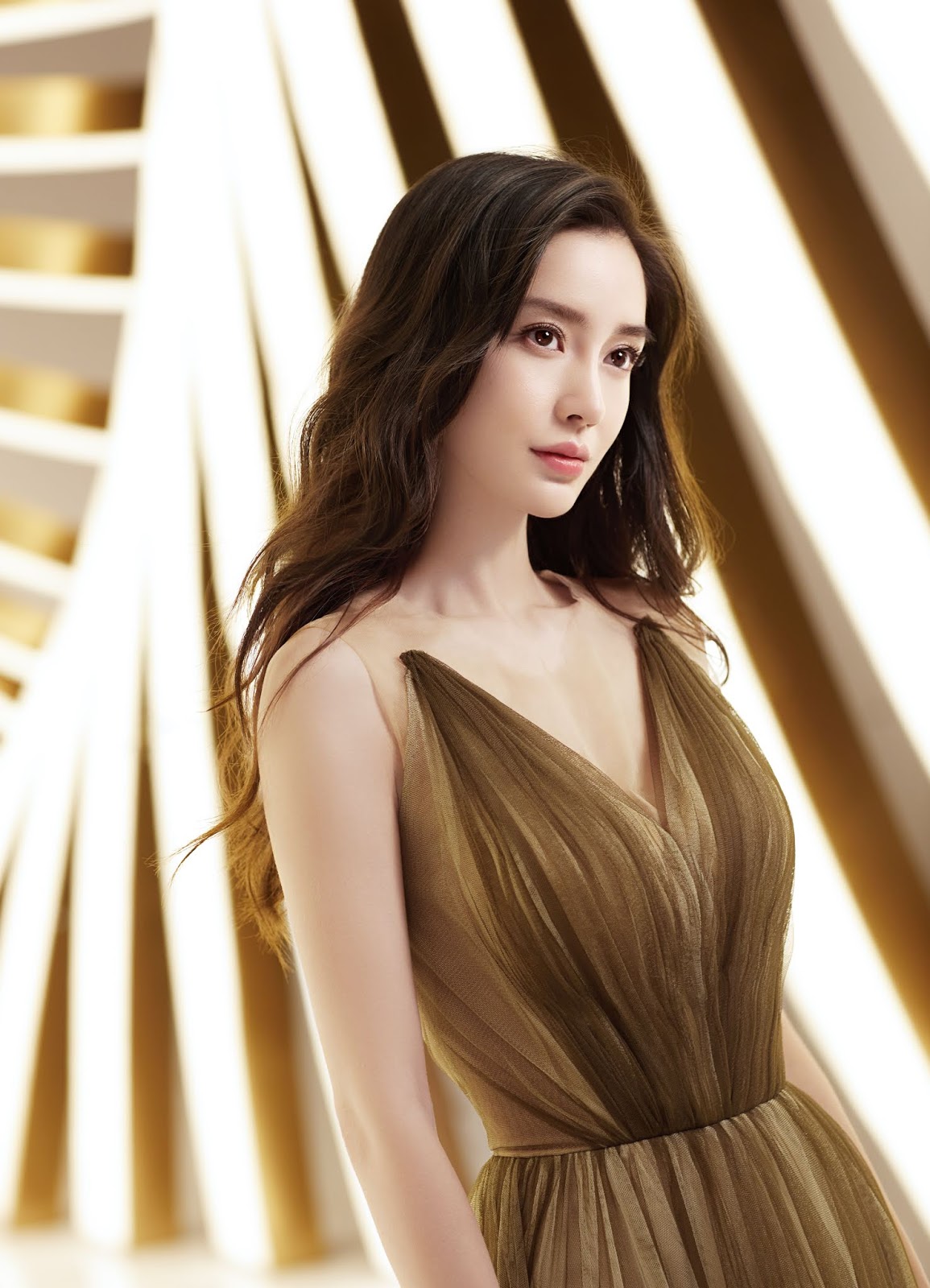 China Entertainment News: Angelababy poses for photo shoot