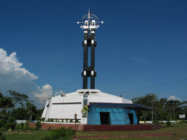 Equator Monument ~ Malay Travel and Tour