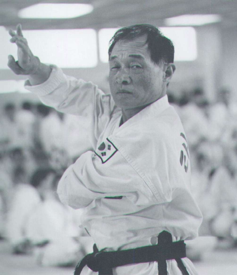 TAEKWONDO PERFORMANCE: PLEIN FEU SUR: LE GRAND MAÎTRE KWON-JAE-HWA...l ...