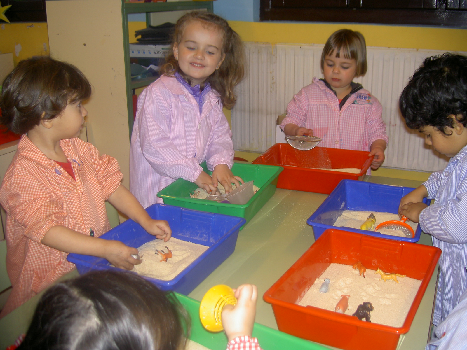 AULA 4 AÑOS: ACTIVIDADES DE MANIPULACIÓN Y EXPLORACIÓN