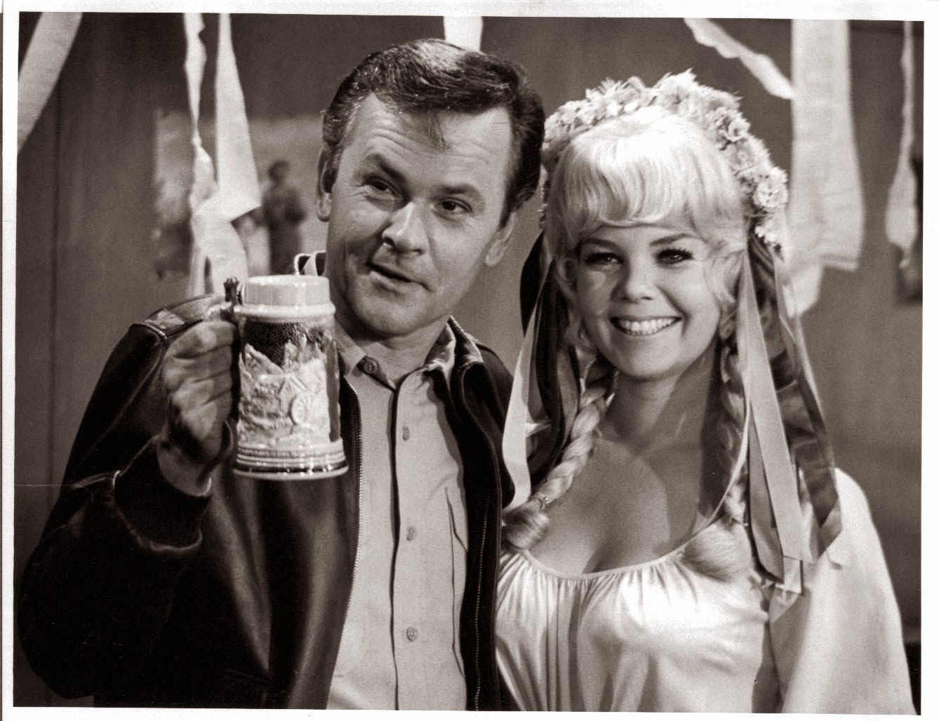 Slice of Cheesecake: Sigrid Valdis, pictorial