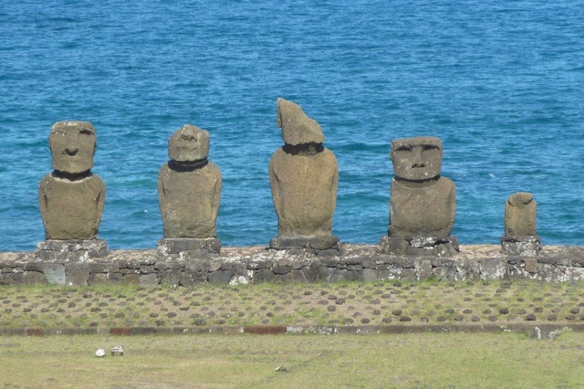 Marie's World Tour 2011: Giant Heads of Easter Island
