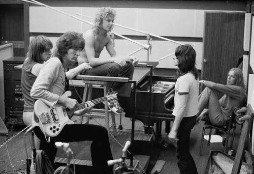 Astronauta Pinguim: Seven questions to Rick Wakeman