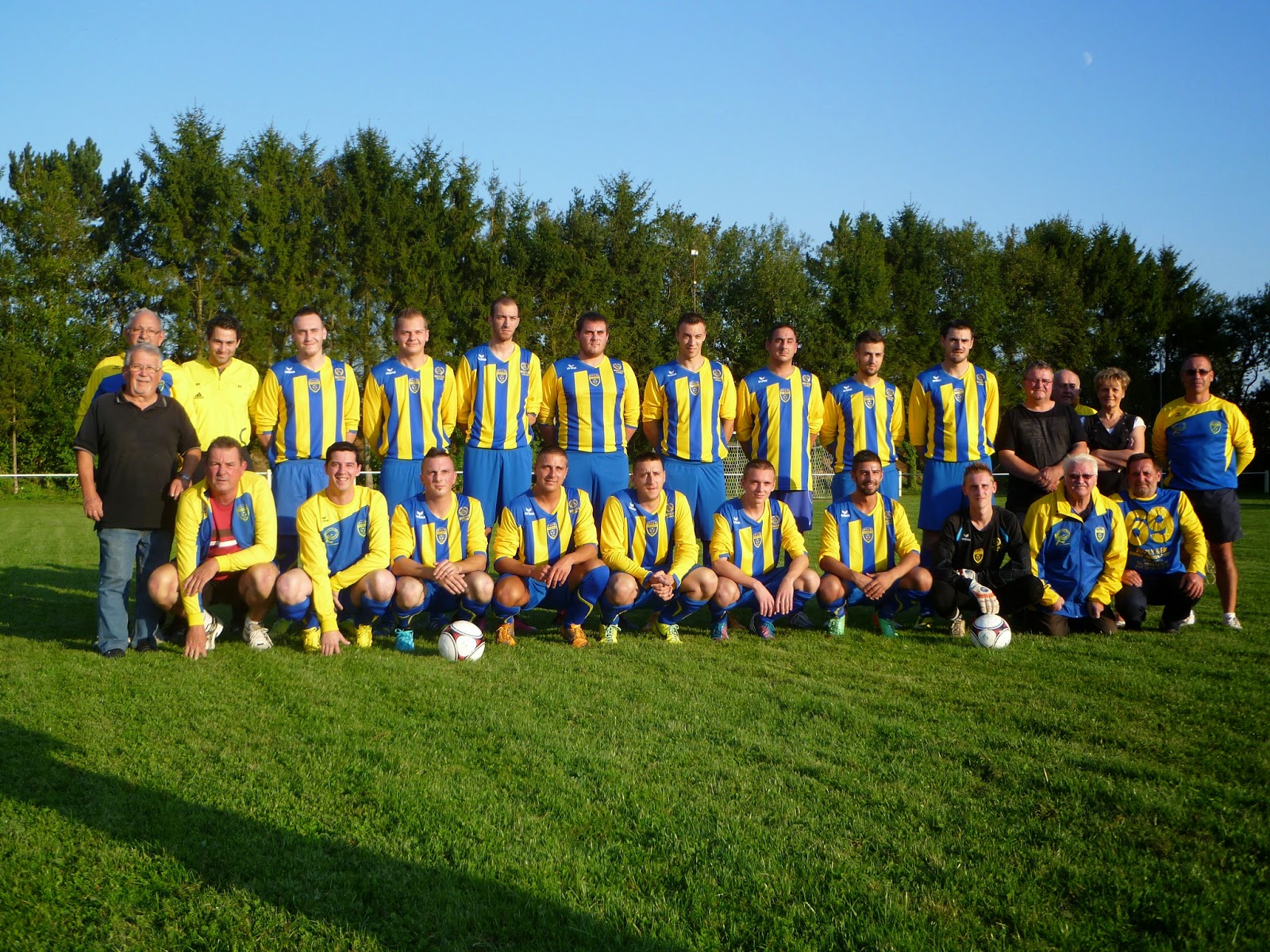 Lesdins Blog infos: Remise de Maillots au football club de Lesdins