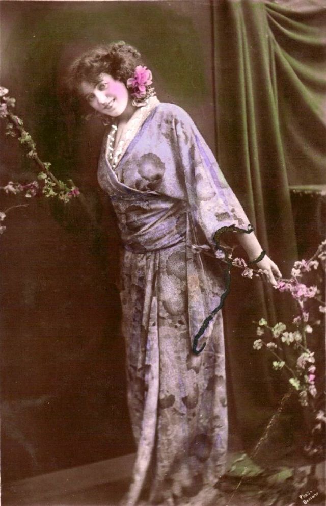 25 Colorized Pics of Victorian and Edwardian Actresses Dressed Up as ...