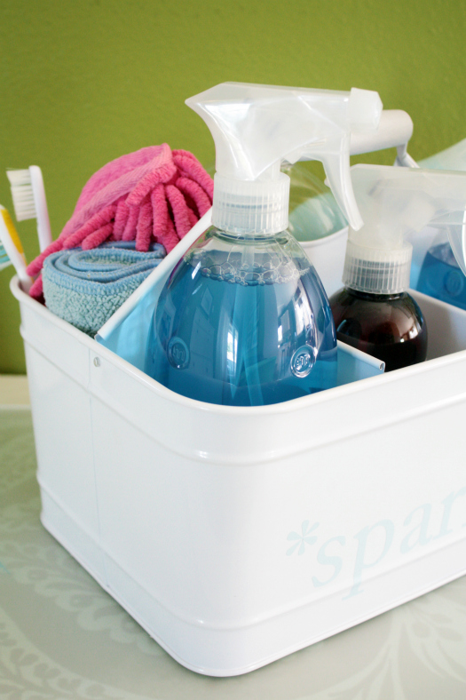 IHeart Organizing: IHeart: An Organized Cleaning Caddy!