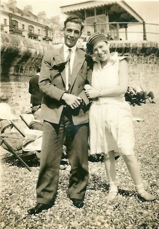 35 Cool Snaps of Young Couples That Defined Lifestyle of the Roaring ...