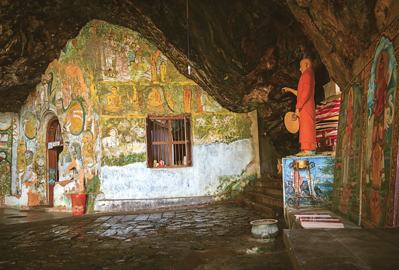 Best Places To Visit In Sri Lanka | Around The World ලොව වටා LK