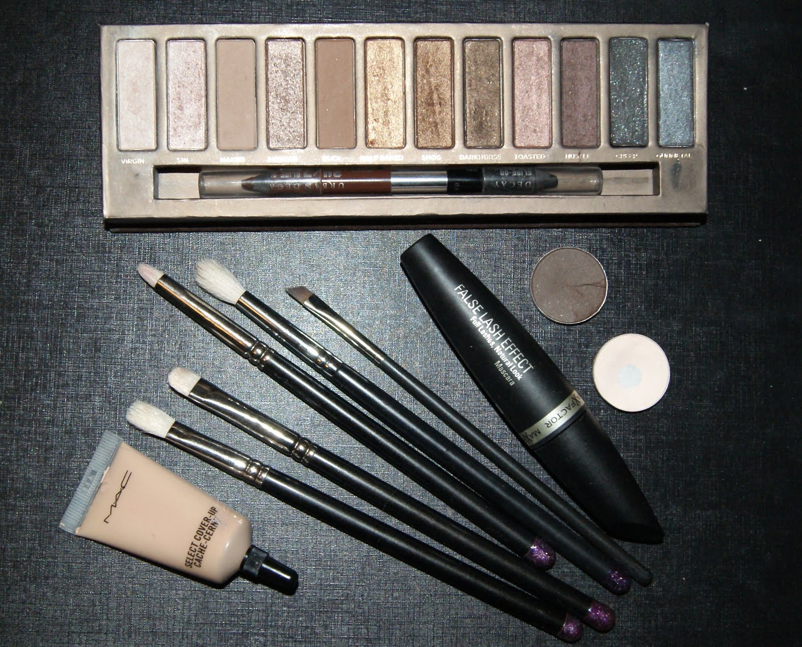 Tutorial: Smokey eye tutorial n°1 (using Urban Decay's Naked palette ...