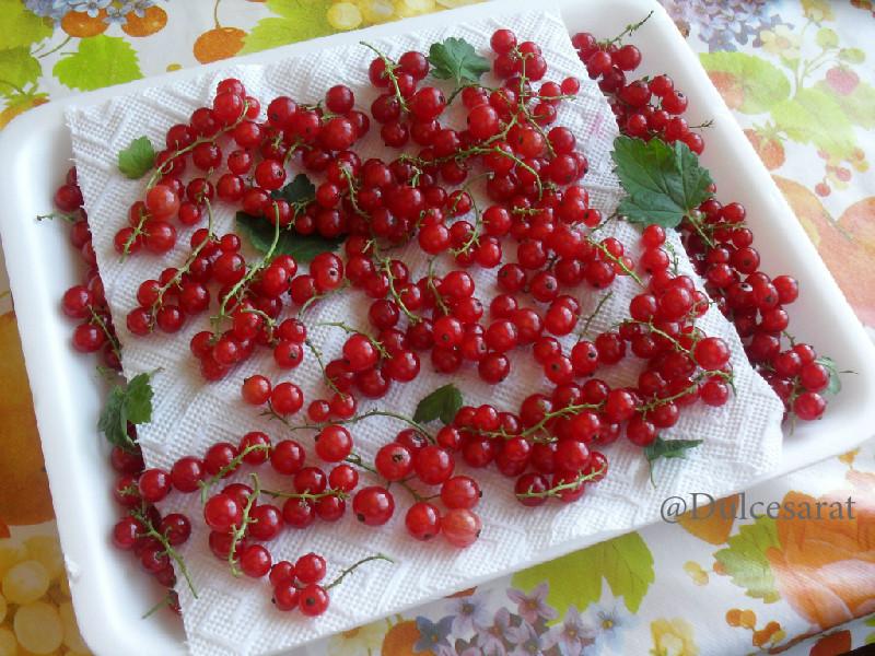 Strugurei sau coacaze rosii pentru deserturi