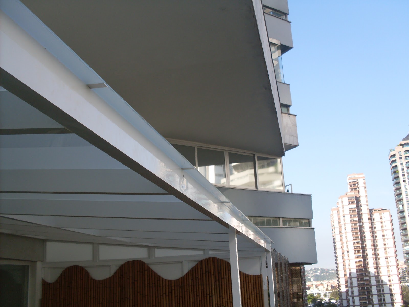 Enzo Vidraçaria e Serralheria: Clarabóia em Vidro Laminado Opaco