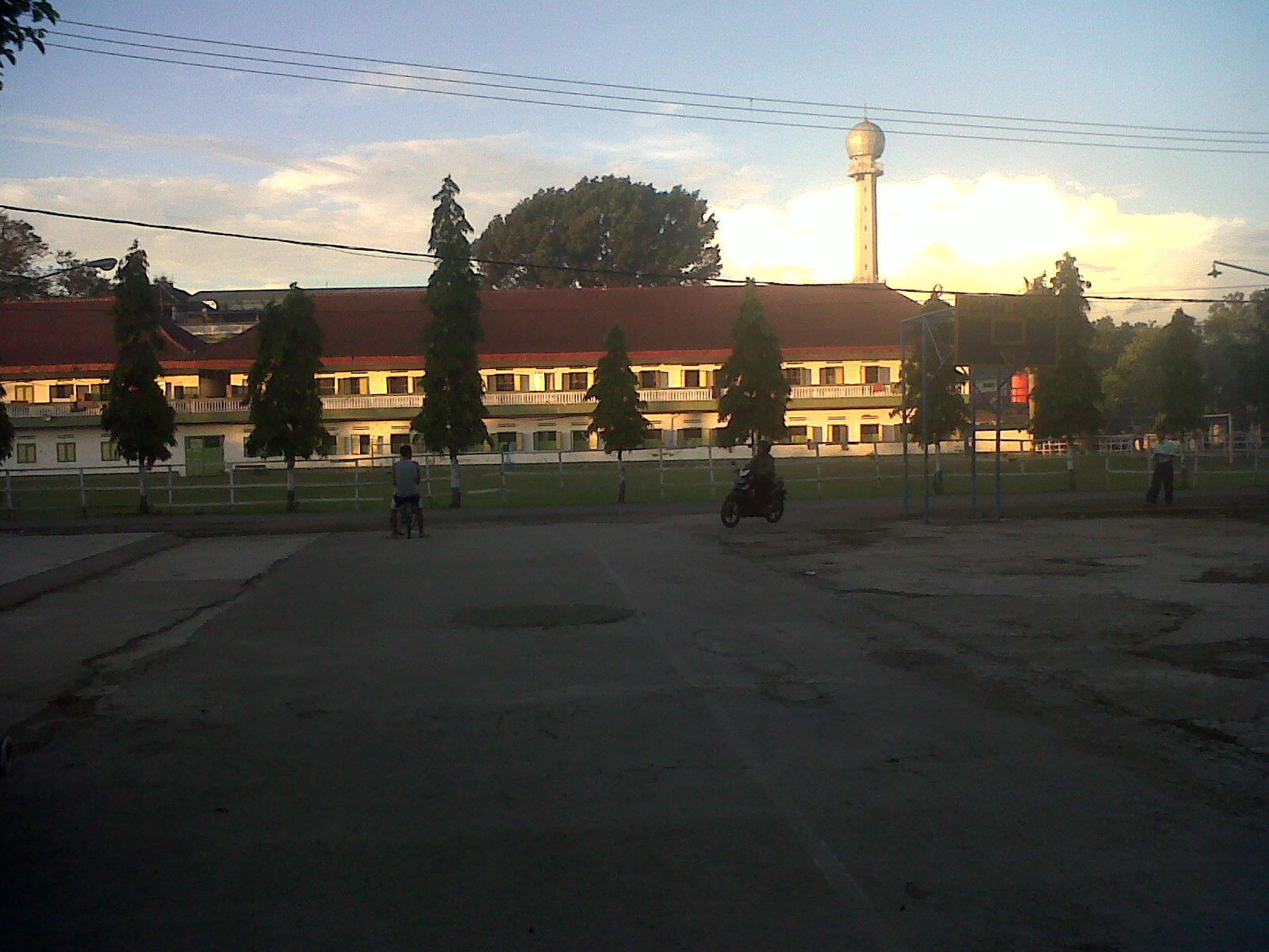 ZULKIFLI HAZMAR: PONDOK PESANTREN MODERN GONTOR