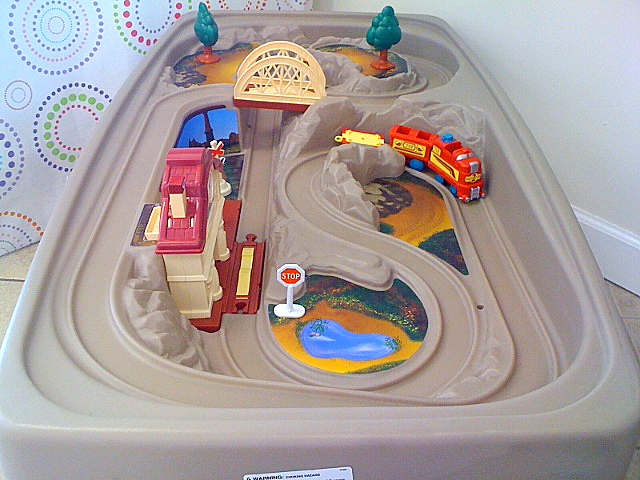 Kids Grow!: Step 2 Action Train Table