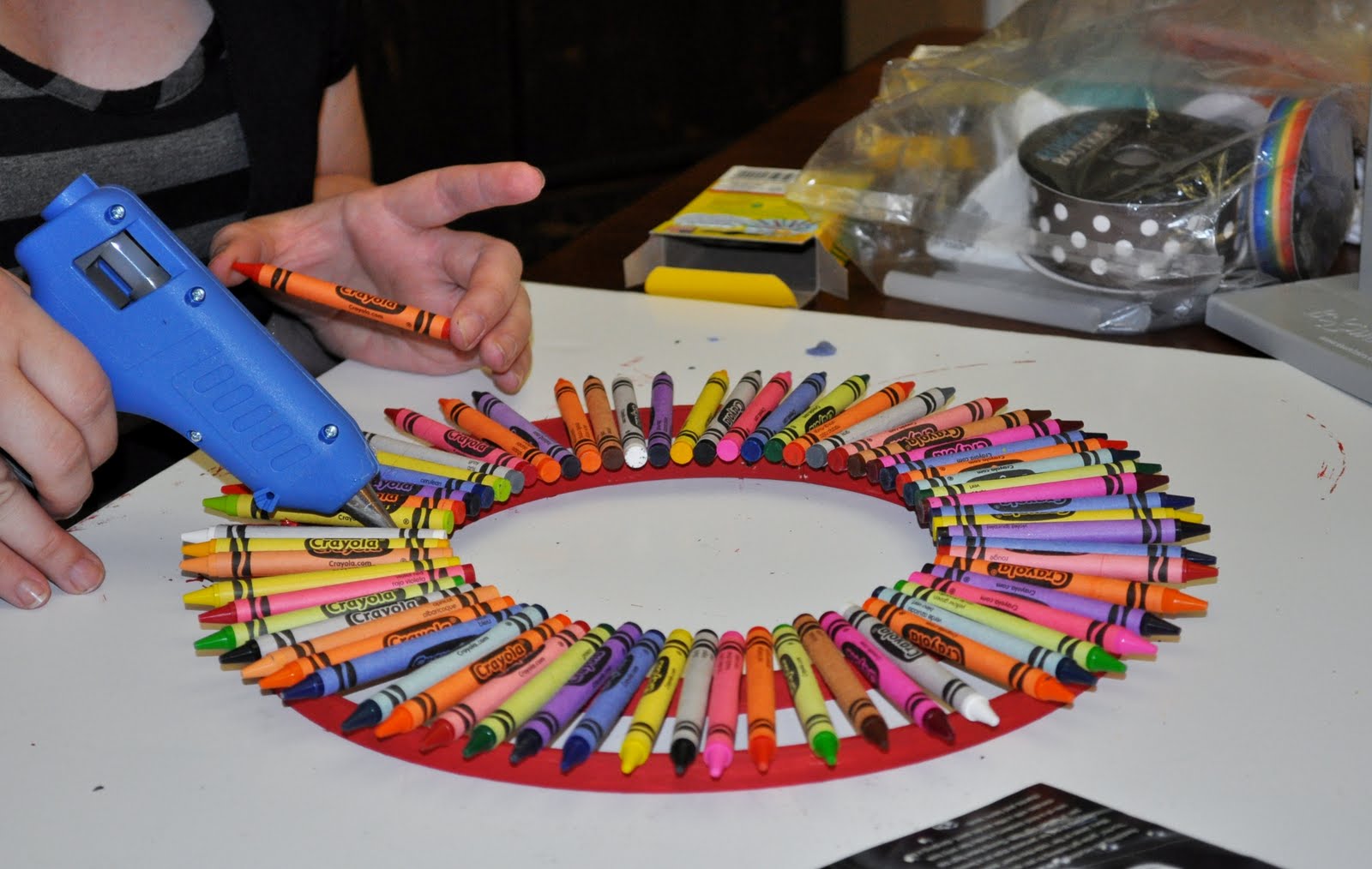 olive gypsy: How to make a Crayon Wreath