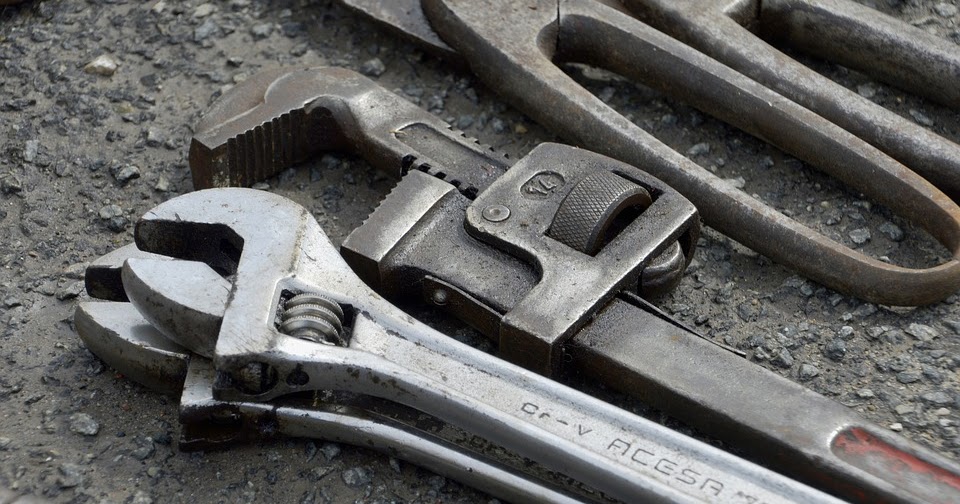 Quelle est la différence entre une clé à molette et une clé anglaise