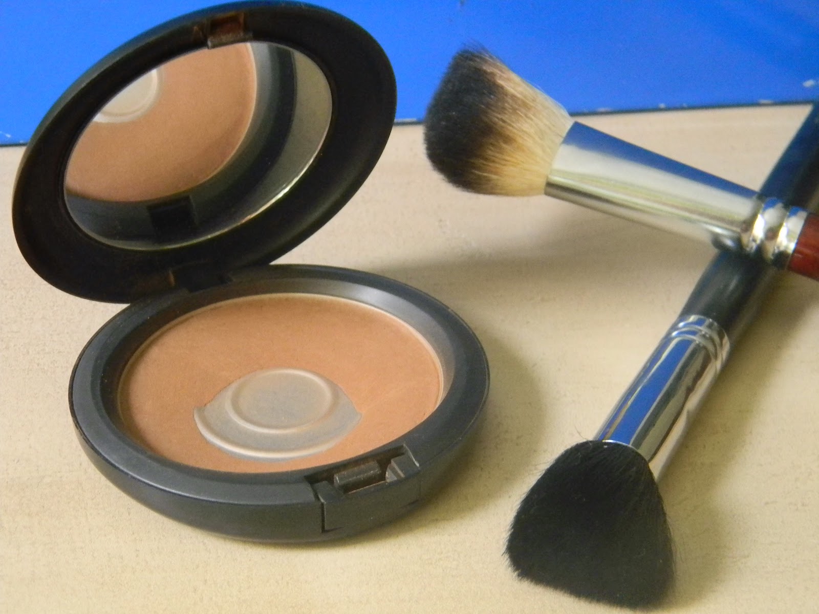 Akuna: FAVORITO: Polvo Bronceador