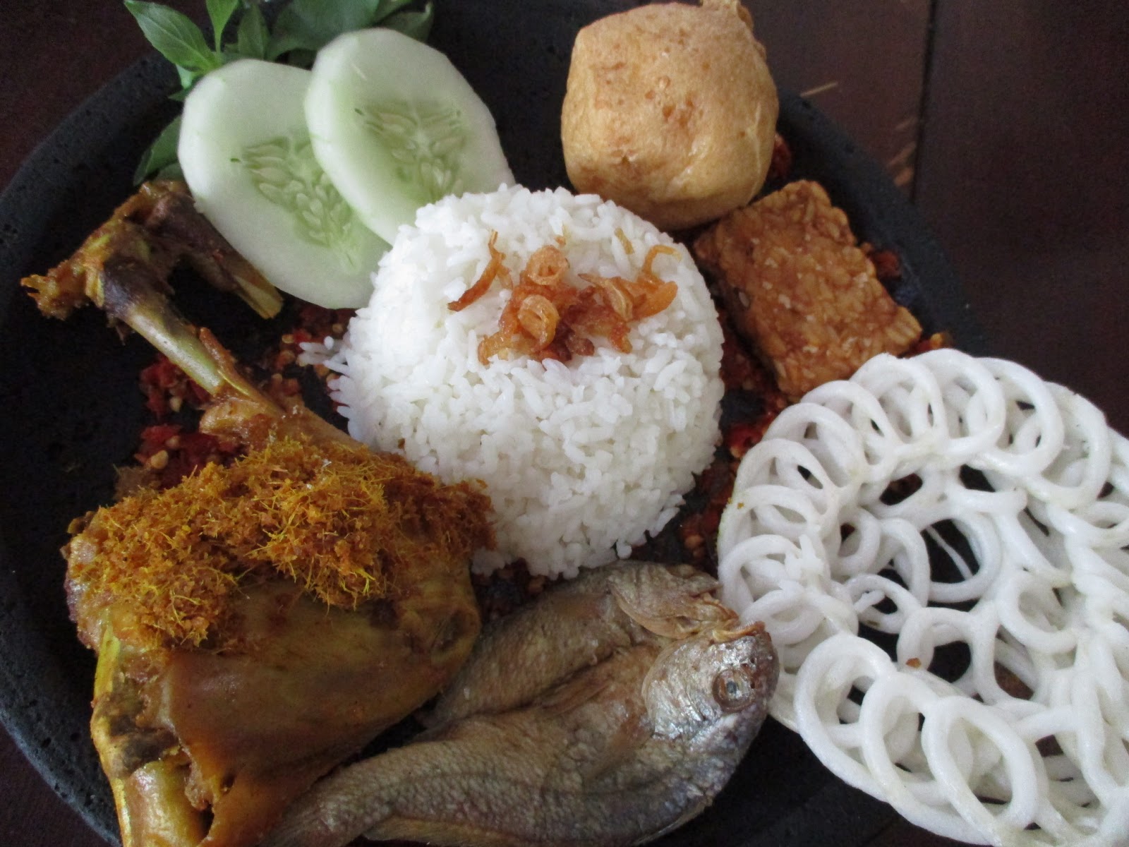 Nikmati Kuliner Tradisional Tanah Air di Waroeng Pati