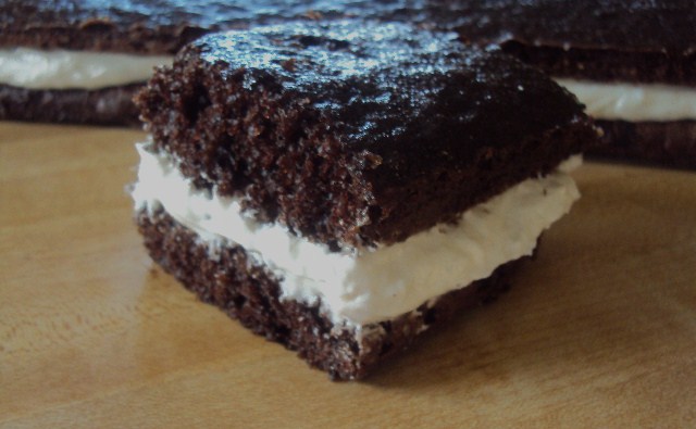 Flour Me With Love: Gob (Whoopie pie) Cake