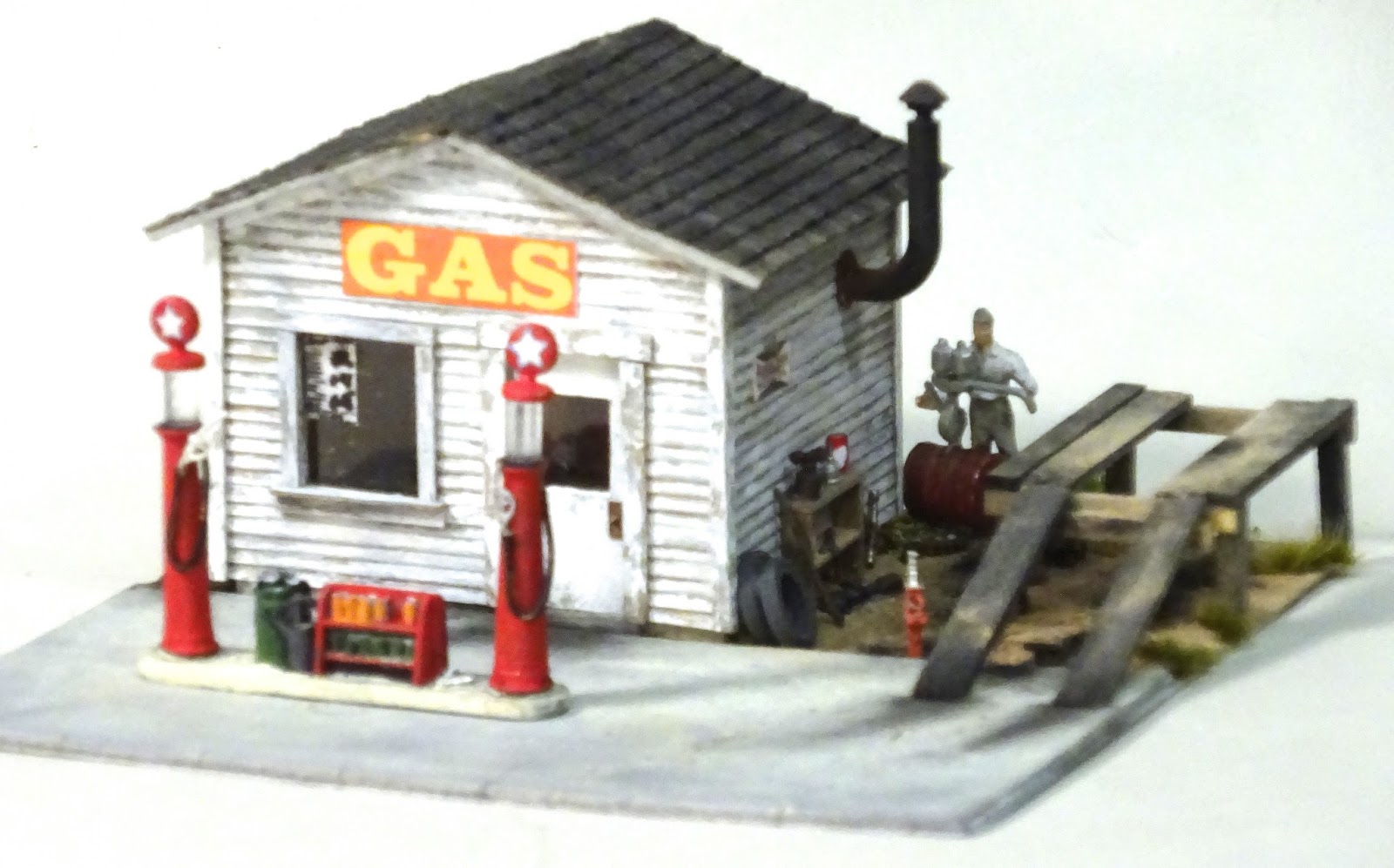Model Railroad Minutiae: Gas station model