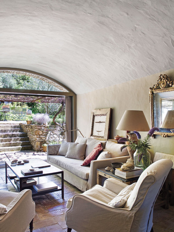 Fascinating farmhouse restoration with beautiful details in Spain