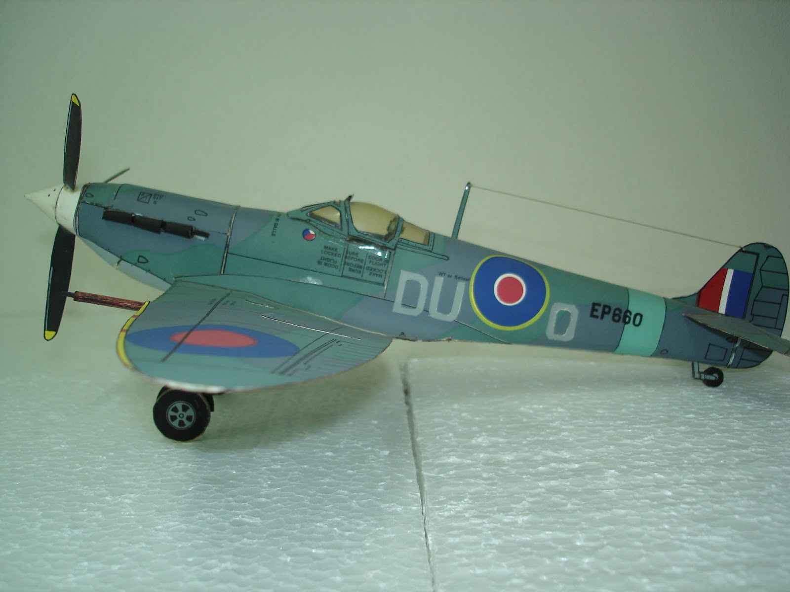 papierove-modely: Supermarine Spitfire Mk. V