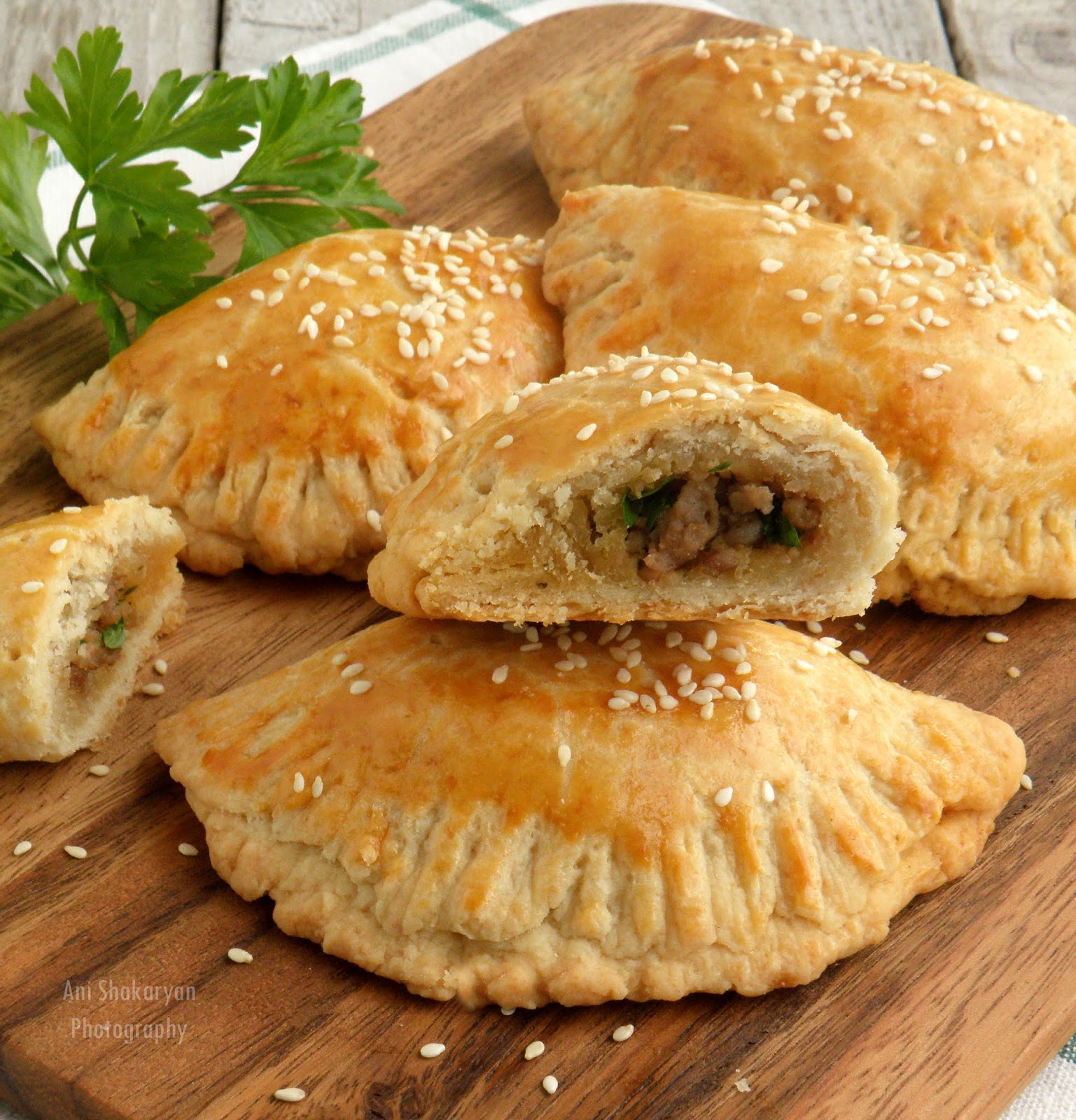 Вкуснотека: Турски бюрек с кайма (Kiymali Pogaca)