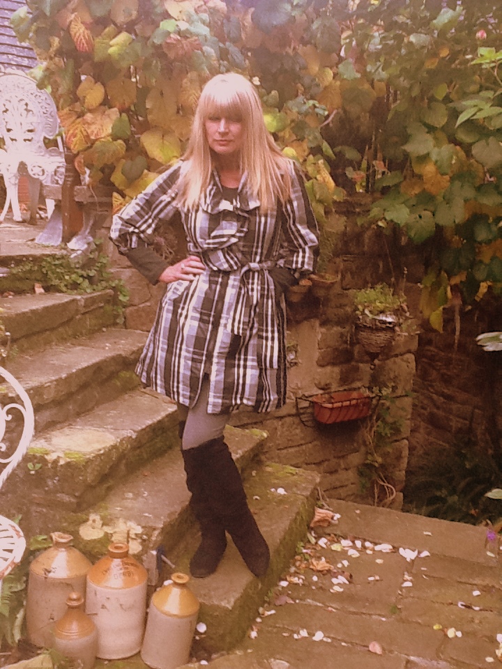 Sue Simmonds: October 2011