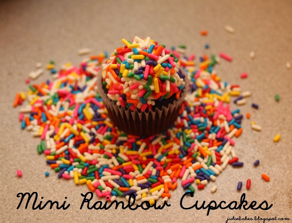 Julie Bakes: Mini rainbow cupcakes