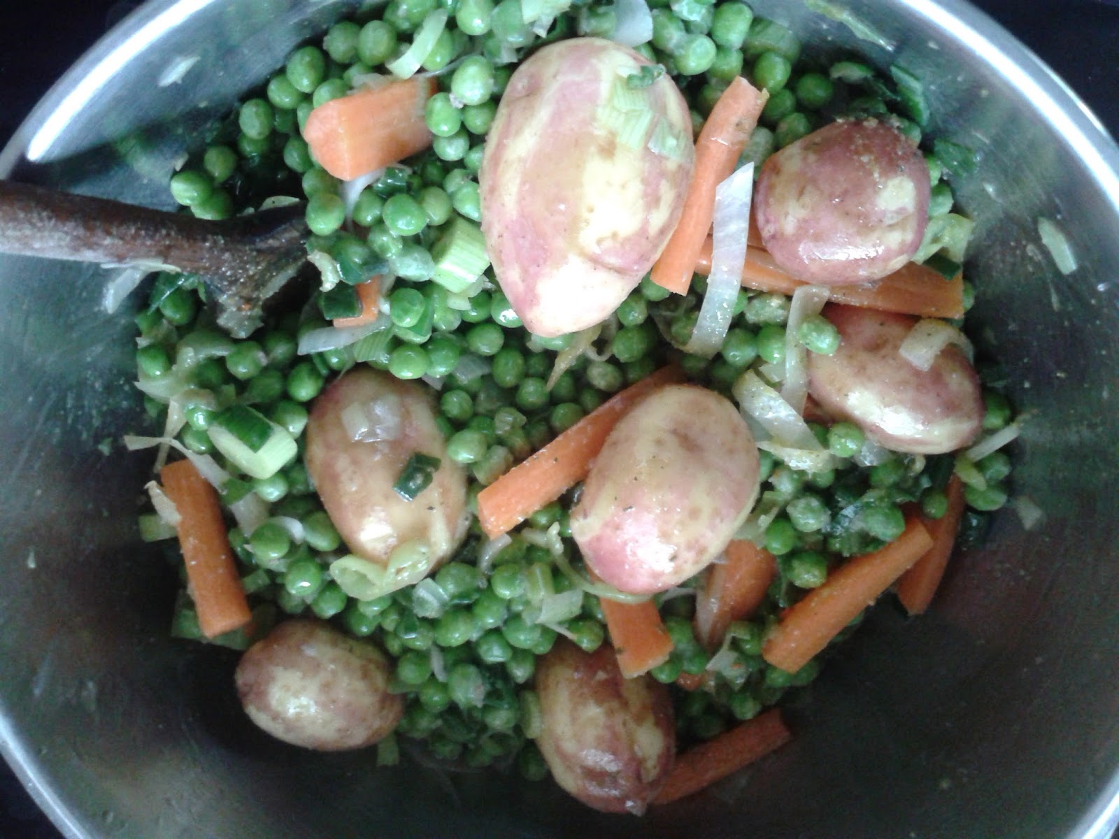 Mickinakuhinja: MLADI GRASAK SA SVINJSKIM VRATOM I KROMPIRICIMA