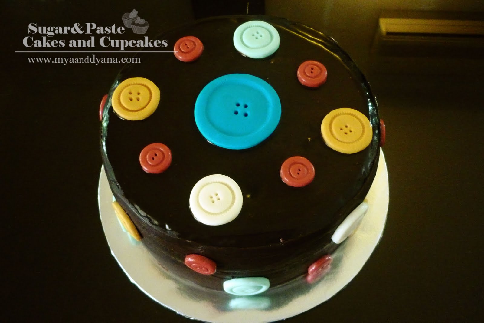 Sugar&Paste Cakes and Cupcakes: Button Cake