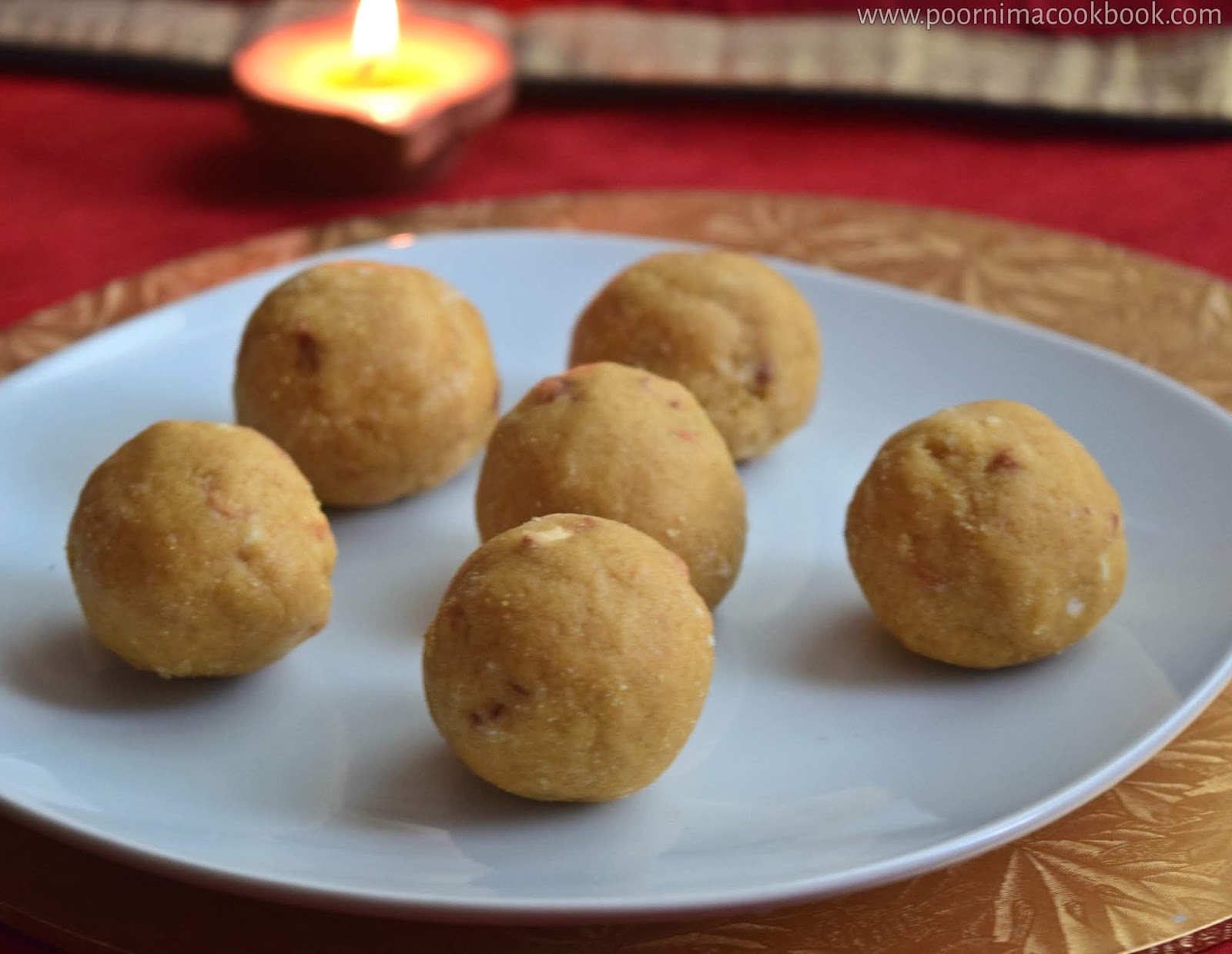Poornima's Cook Book: Pasi paruppu Urundai / Moong dhal ladoo / Nei Urundai
