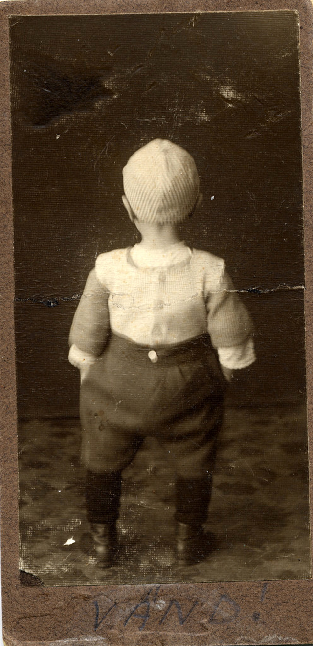 47 Interesting Found Snapshots of People Seen From Behind ~ Vintage ...