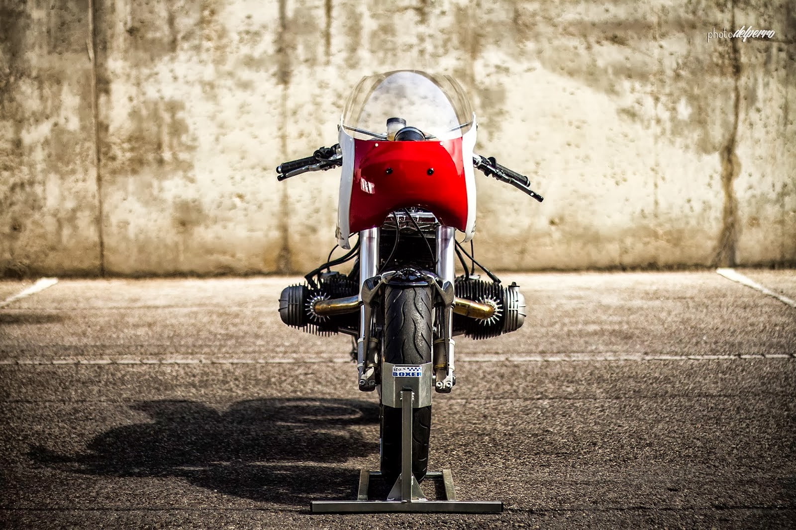 Racing Cafè: BMW "R90 Interceptor" by Radical Ducati & Max Boxer