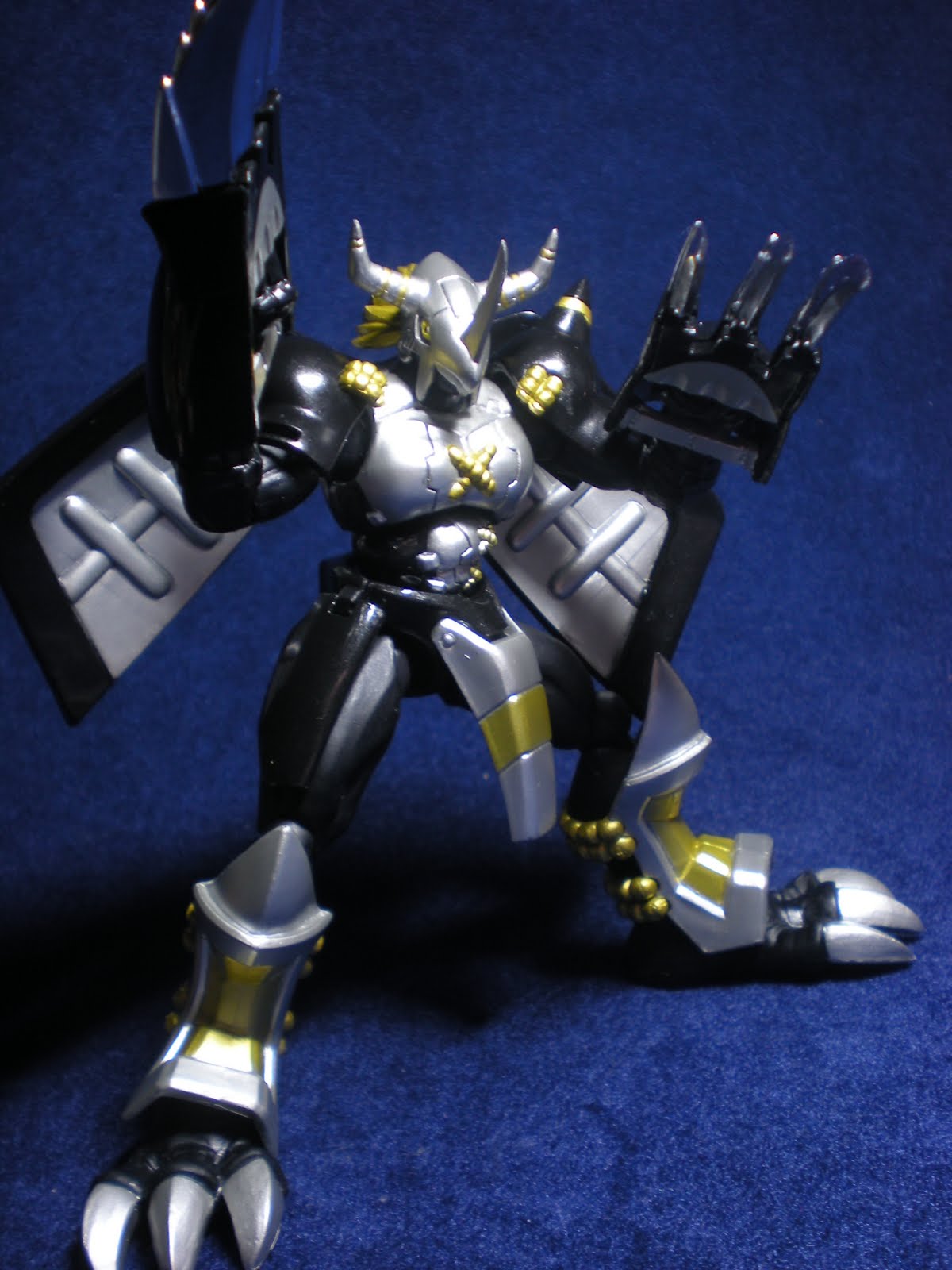 Review: [Bandai] D-Arts Black War Greymon | Night's Corner