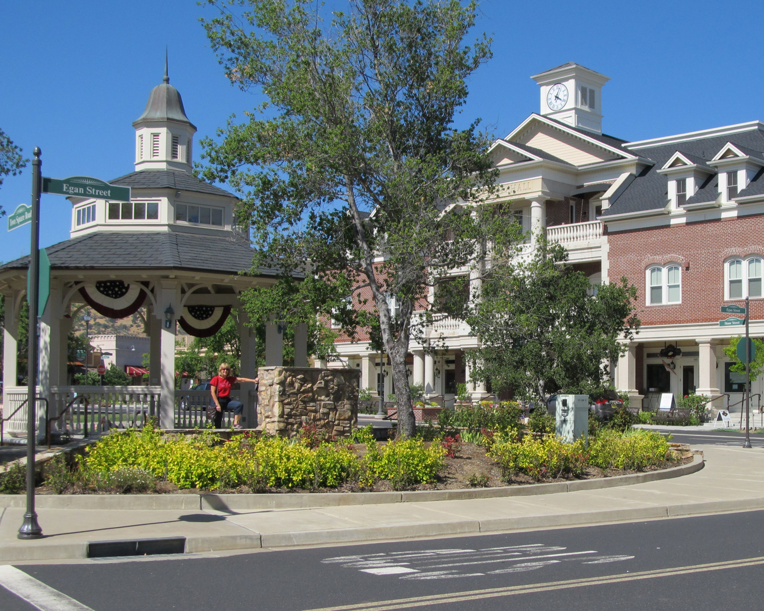 Super Summer Snapshot Scavenger Hunt: Town Square Clock