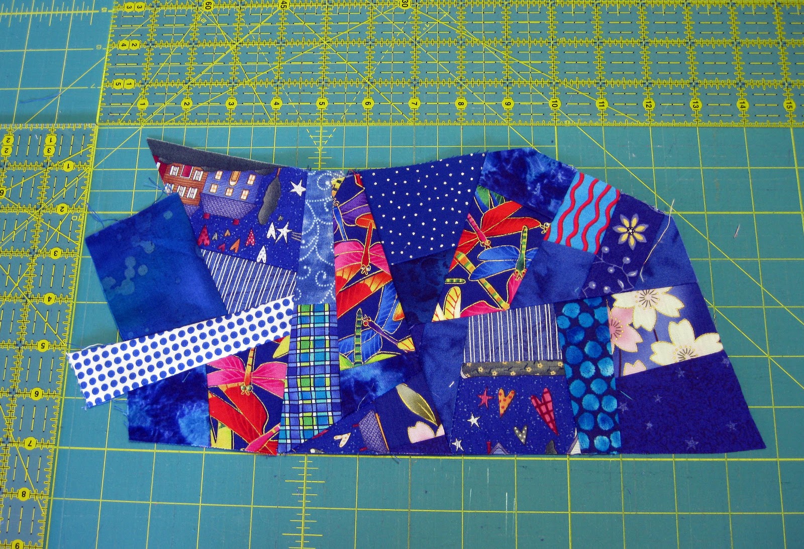 Leslie's Art and Sew: Scrappy Patchwork Tutorial and GIVEAWAY