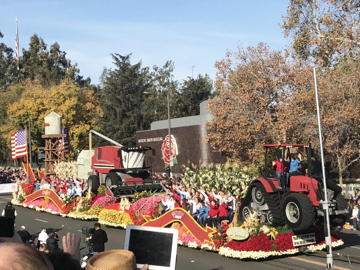 Land of LIQUID: Ag PhD Float in the Rose Parade